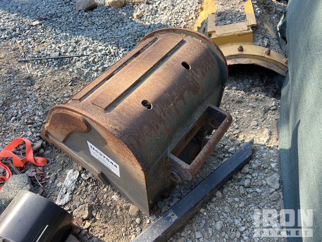 Bobcat 18 in 18” Backhoe Loader Bucket - Fits Bobcat MXT3 in San ...
