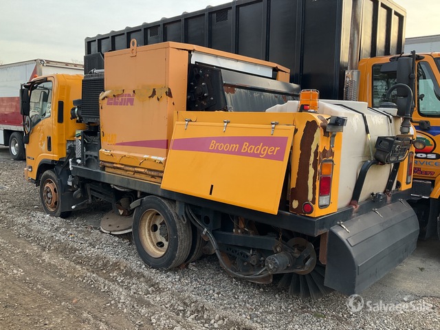 2013 Elgin Broom Badger on 2013 Isuzu NRR Sweeper Truck in Islandia ...
