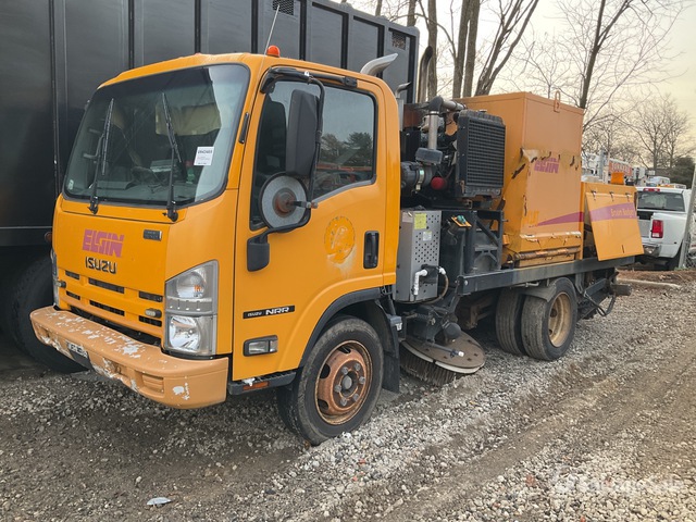 2013 Elgin Broom Badger on 2013 Isuzu NRR Sweeper Truck in Islandia ...