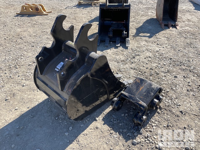 Kubota K7874A 18 in Q/C Digging Excavator Bucket in Perris, California ...