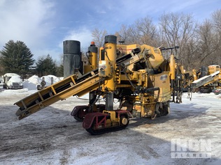 2016 Gomaco GT3600 Curb and Gutter Machine in Chippewa Falls, Wisconsin ...