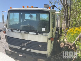 1992 Volvo FE 4x2 Flatbed Truck (Inoperable) in Nicholasville, Kentucky ...
