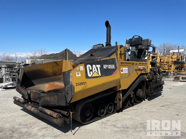 2014 Cat AP 1055E Track Asphalt Paver in Laval, Quebec, Canada ...