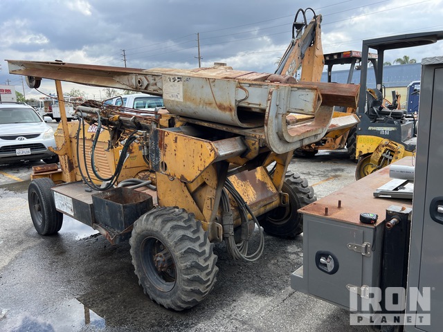 arrow HJ1250R Pile Hammer on Arrowmaster HJ1250R 4x2 Truck (Inoperable ...