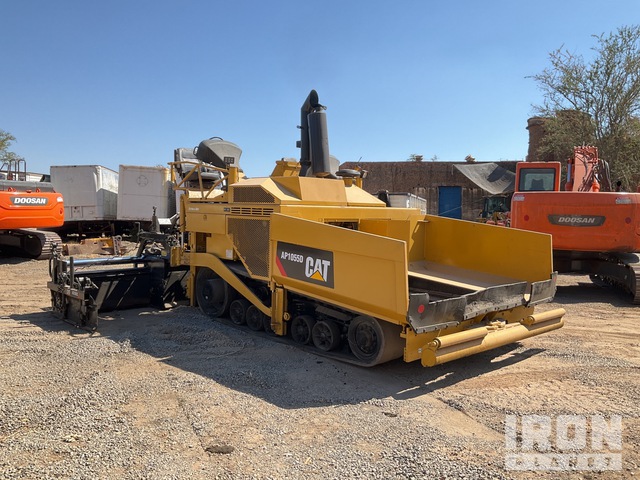 2011 Cat AP-1055D Track Asphalt Paver in El Arenal, Jalisco, Mexico ...