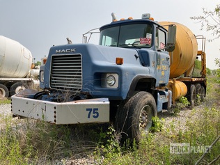 2002 Mack DM690S Mixer Truck in La Plata, Maryland, United States ...