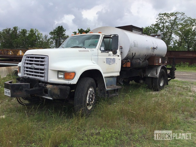 Etnyre 2000 gal on Ford F800 4x2 Asphalt Distributor Truck in Beaumont ...