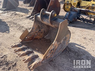 Hensley 38 in Digging Excavator Bucket in Cheyenne, Wyoming, United ...