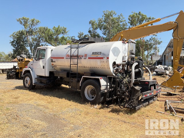 1999 Rosco Maximizer 1900 gal on 1999 Freightliner FL-70 4x2 Asphalt ...