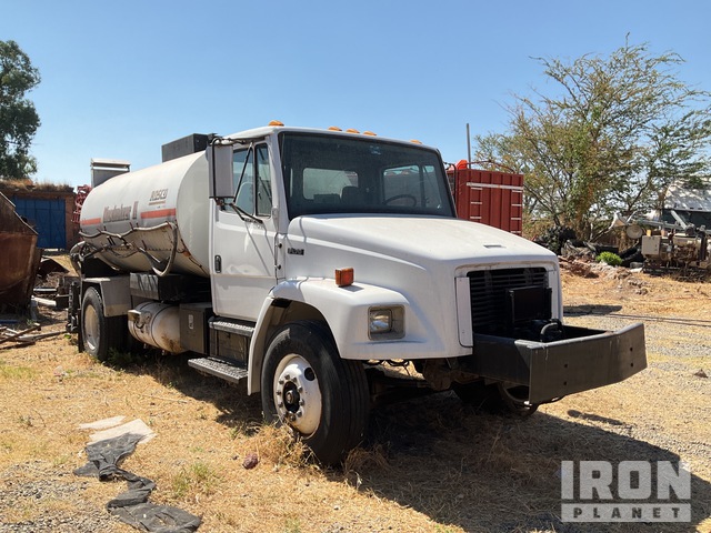 1999 Rosco Maximizer 1900 gal on 1999 Freightliner FL-70 4x2 Asphalt ...
