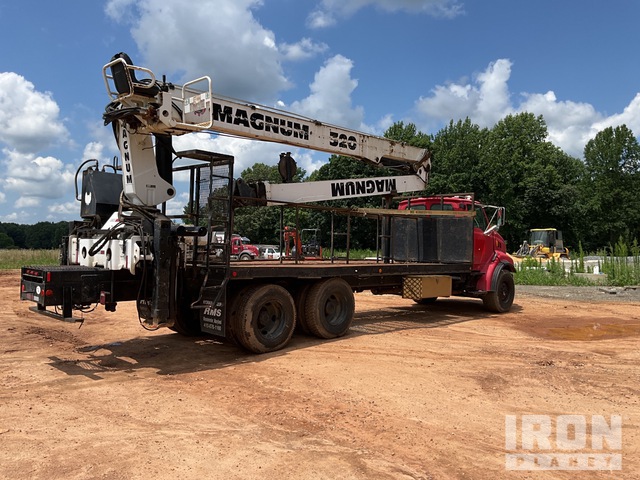 2006 Magnum Truck Cranes 320-66F 4600 lb Articulated Boom on 2001 ...
