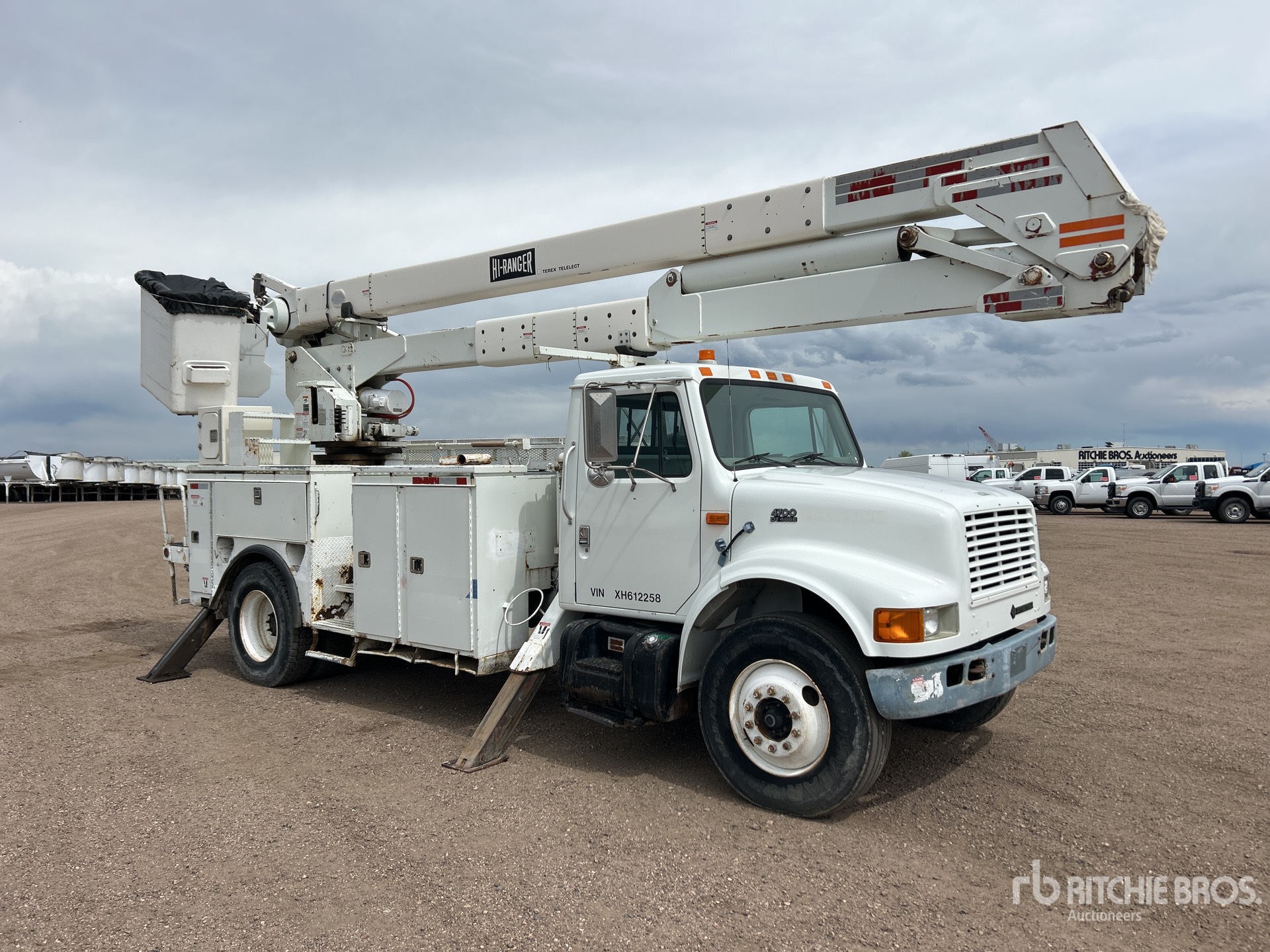 Terex Hi-Ranger 55-0M 55 ft on 1999 International 4700 4x2 Bucket Truck ...