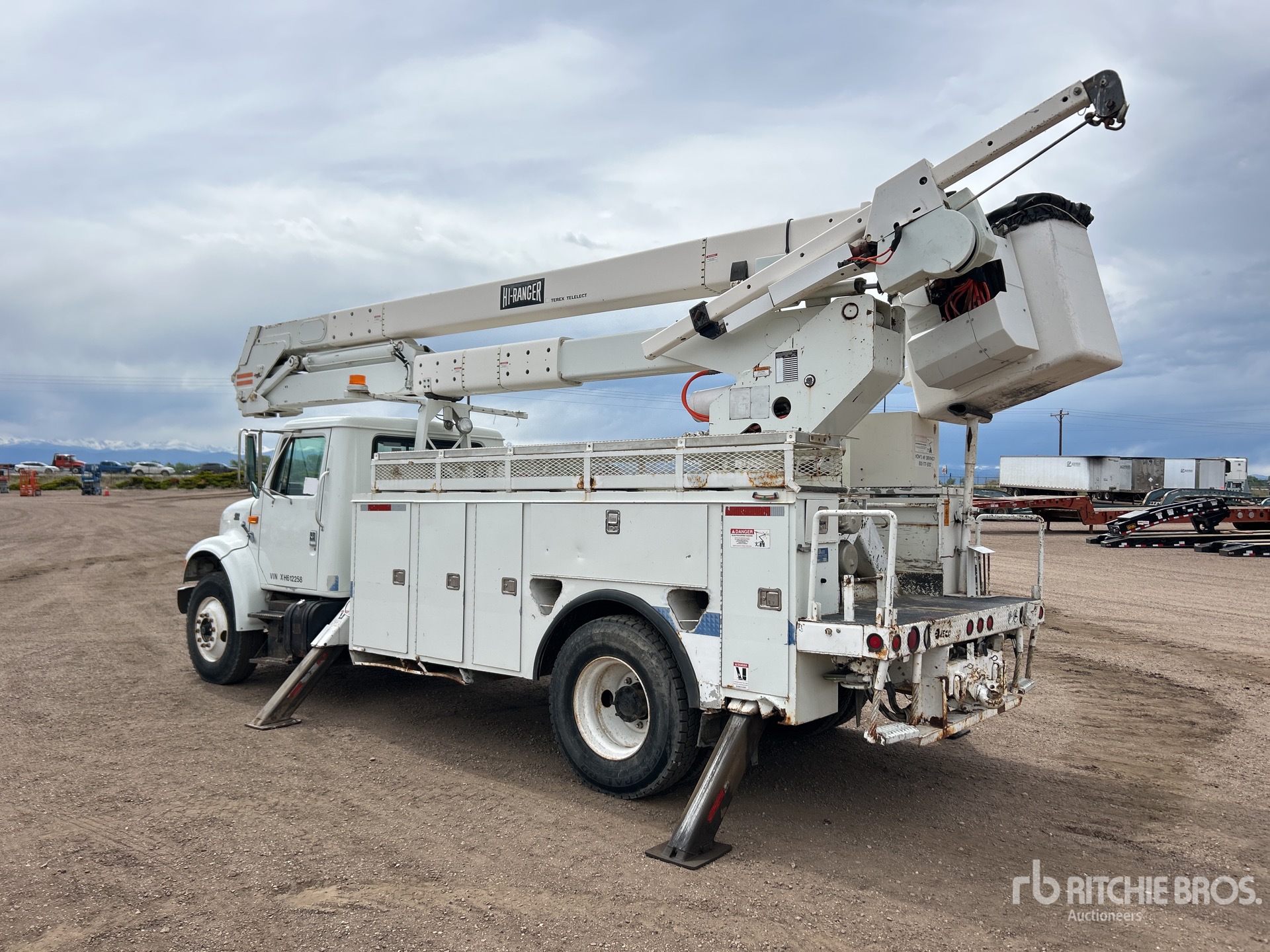 Terex Hi-Ranger 55-0M 55 ft on 1999 International 4700 4x2 Bucket Truck | Ritchie Bros. Auctioneers
