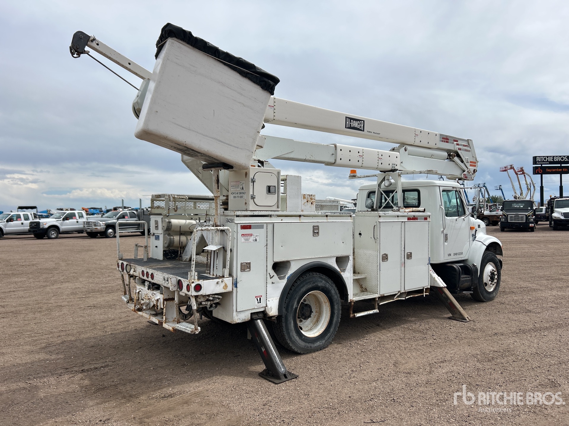 Terex Hi-Ranger 55-0M 55 ft on 1999 International 4700 4x2 Bucket Truck | Ritchie Bros. Auctioneers