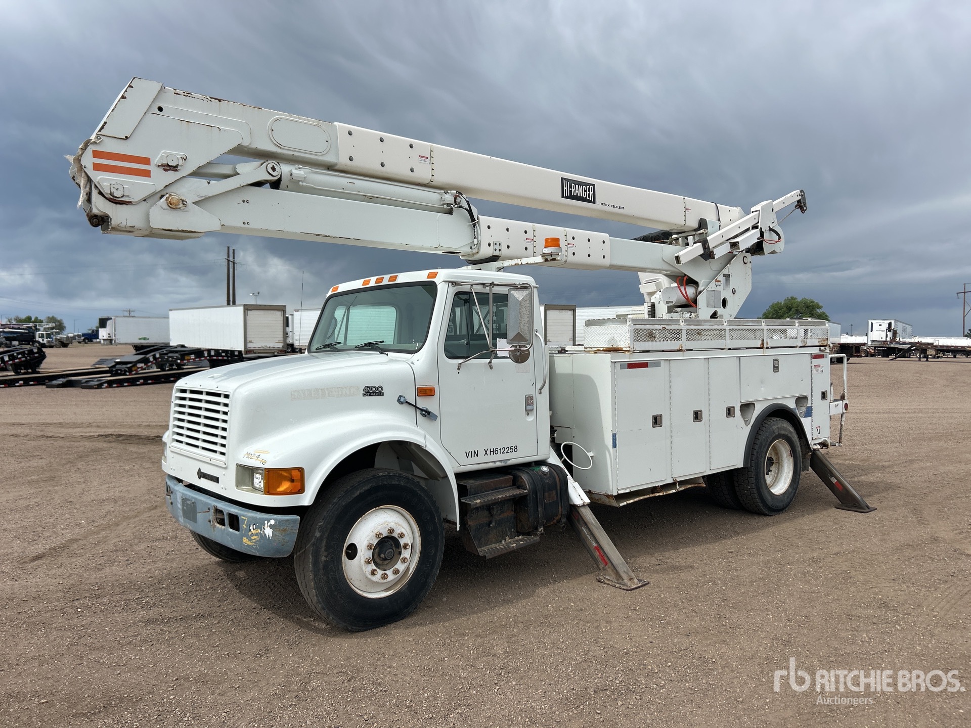 Terex Hi-Ranger 55-0M 55 ft on 1999 International 4700 4x2 Bucket Truck | Ritchie Bros. Auctioneers