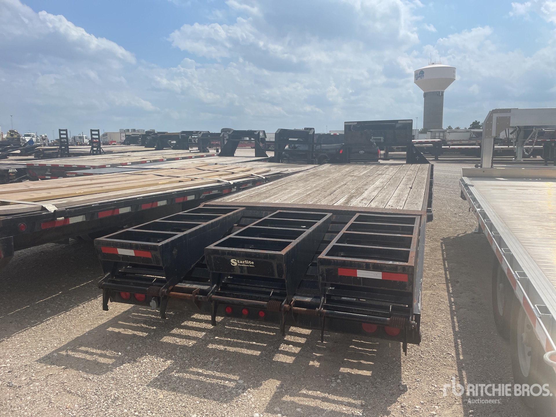 2009 Starlite 25TAGN 25 ft T/A Gooseneck Equipment Trailer | Ritchie ...