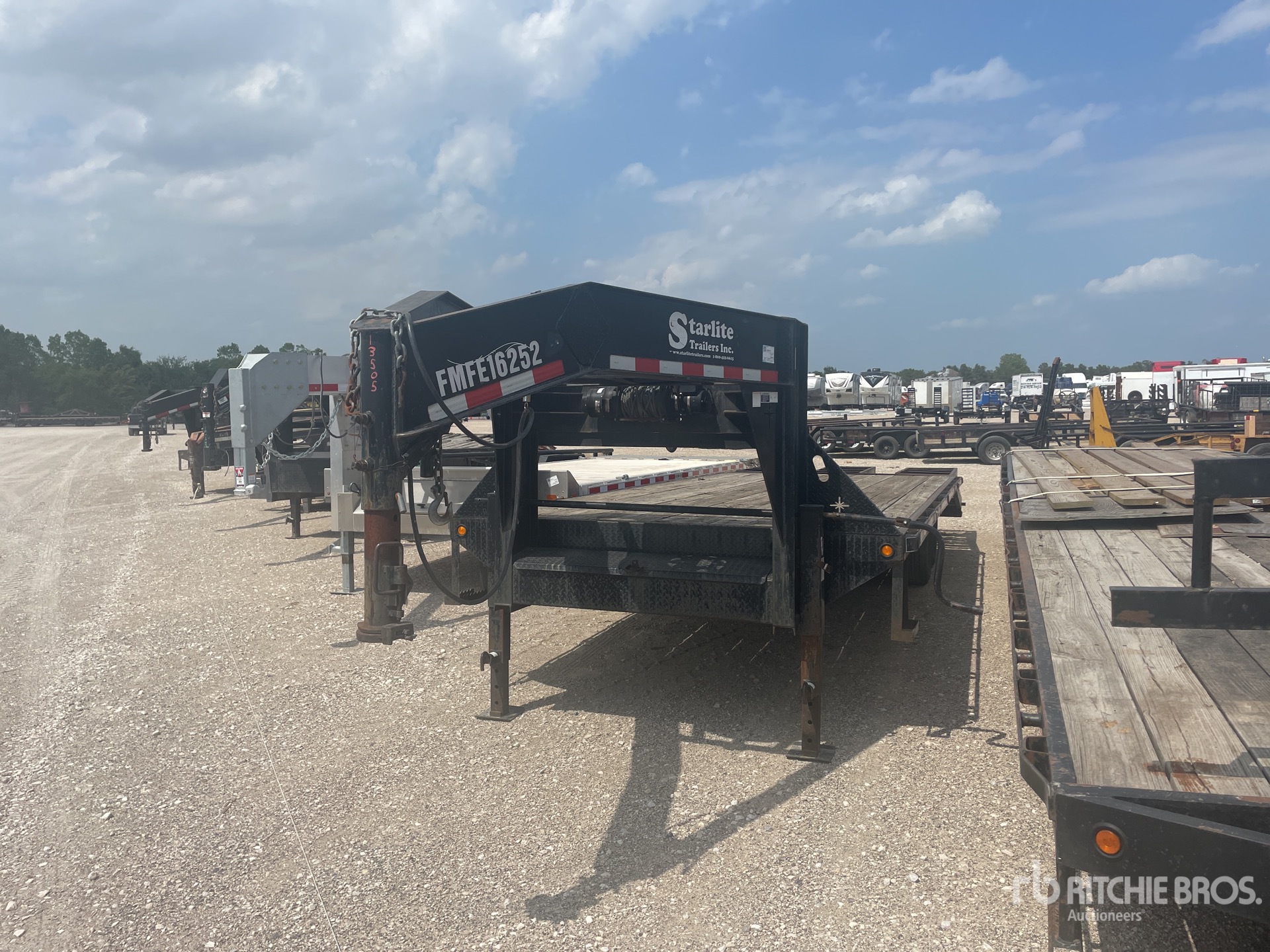 2009 Starlite 25TAGN 25 ft T/A Gooseneck Equipment Trailer | Ritchie ...