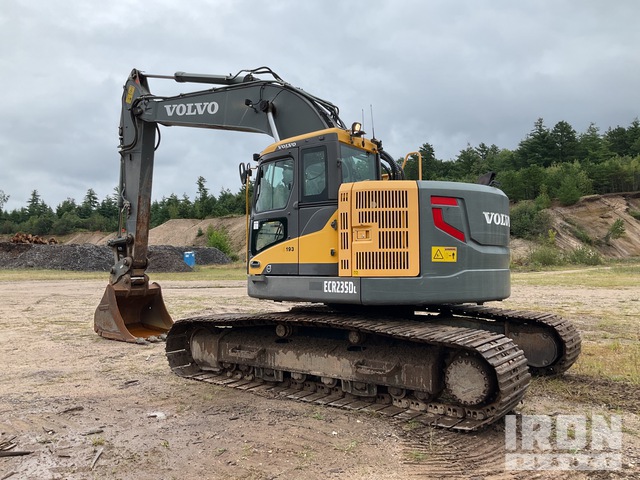 2014 Volvo ECR235DL Tracked Excavator in Ludlow, Massachusetts, United ...