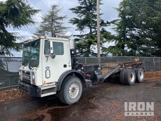 2017 Mack MRU613 6x4 Roll-Off Truck in Chehalis, Washington, United ...