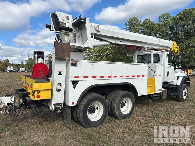 Altec D3060T R Straight Boom on 2006 International 7400 6x6 Pole Truck ...