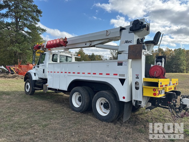 Altec D3060T R Straight Boom on 2006 International 7400 6x6 Pole Truck ...