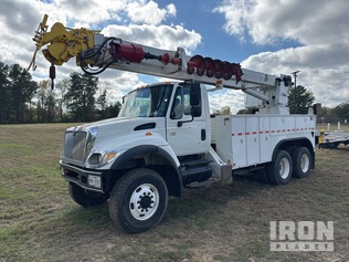 Altec D3060T R Straight Boom on 2006 International 7400 6x6 Pole Truck ...