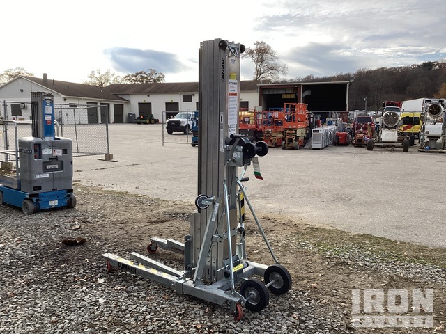 Sumner 2124 Material Hoist in North Franklin, Connecticut, United ...