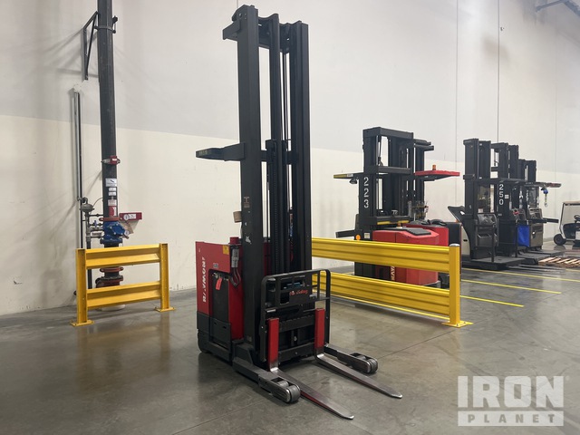 Raymond EASI-R35TT 4000 lb Reach Truck in Rancho Cucamonga, California ...