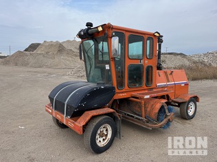 2000 Broce RJT-350 Self-Propelled Broom in De Kalb, Illinois, United ...