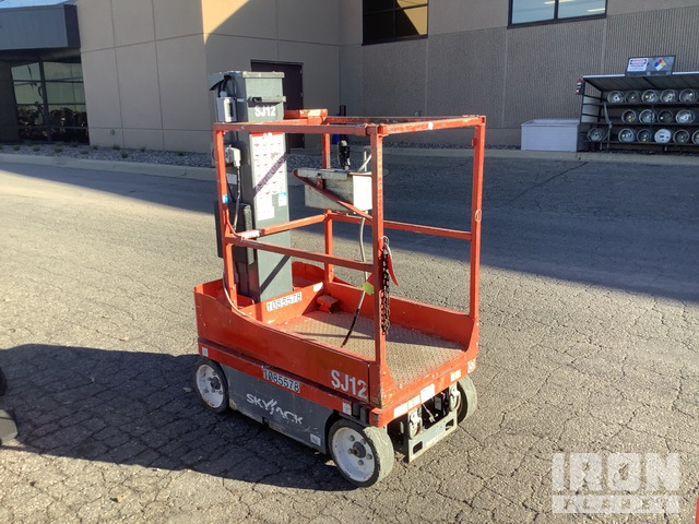 2015 Skyjack SJ12 Electric Vertical Mast Lift in SAINT PAUL, Minnesota ...