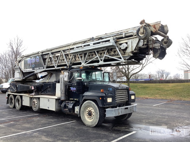 Putzmeister 105 ft on 1998 Mack RD600 8x4 Twin-Steer 18” belt placer ...