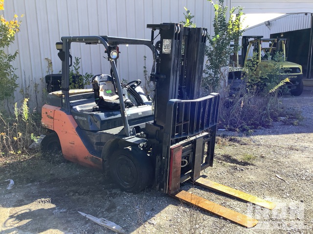 2013 (unverified) Toyota 8FD35U 7000 lb Pneumatic Tire Forklift in ...