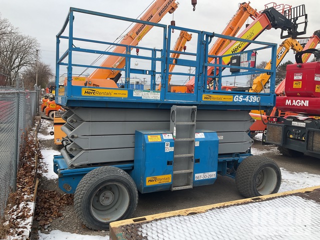 2014 Genie GS4390RT Diesel 4x4 Scissor Lift in OAK PARK, Michigan ...
