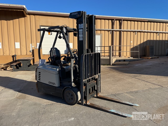2018 Crown SC5225-30 3000 lb Electric Forklift in Rockdale, Illinois ...