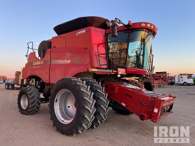 2010 Case IH 7120 Combine Harvester in Saskatoon, Saskatchewan, Canada ...