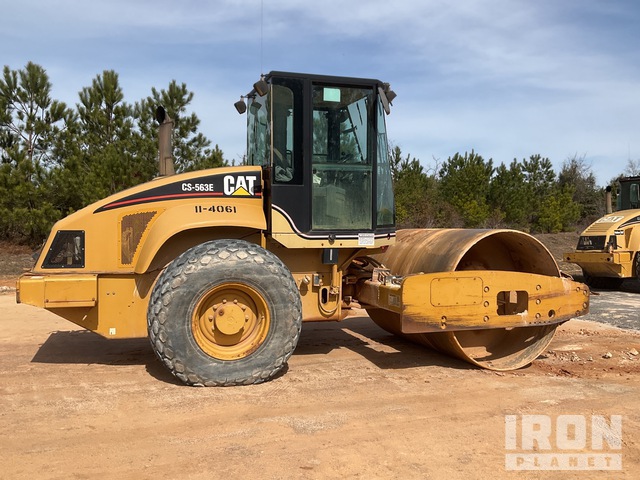 2003 Cat CS563E Smooth Drum Compactor in Rockingham, North Carolina ...
