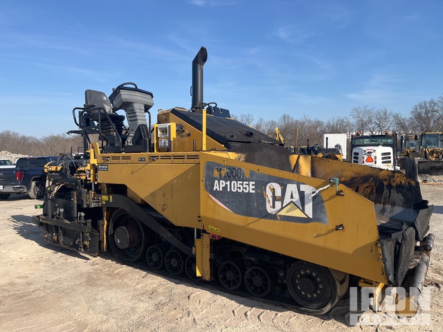 2014 Cat AP1055E Track Asphalt Paver in Walton, Kentucky, United States ...