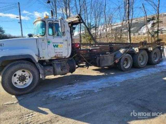 2003 Mack RD688SX Roll-Off Truck in Norridgewock, Maine, United States ...