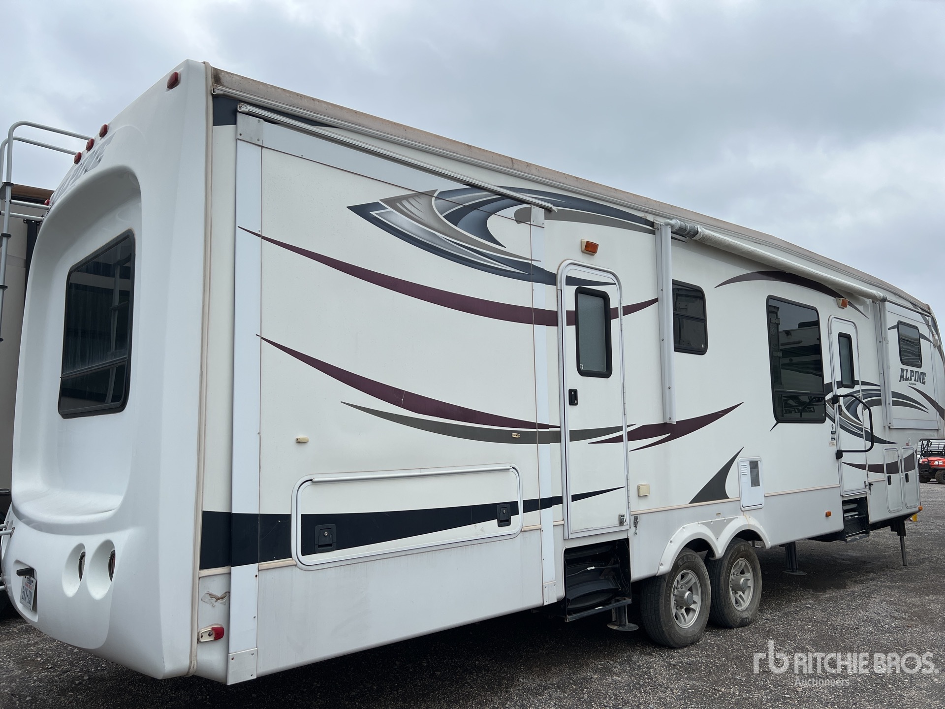 2012 Keystone Alpine 34 ft T/A Wohnwagen | Ritchie Bros. Auctioneers