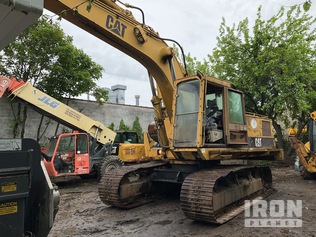 1993 Cat 235D LC Tracked Excavator in Westbury, New York, United States ...