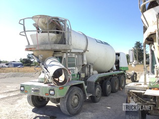 2006 Oshkosh TC-249 12x6 Front Discharge Oshkosh TC-249 11 yard mixer ...
