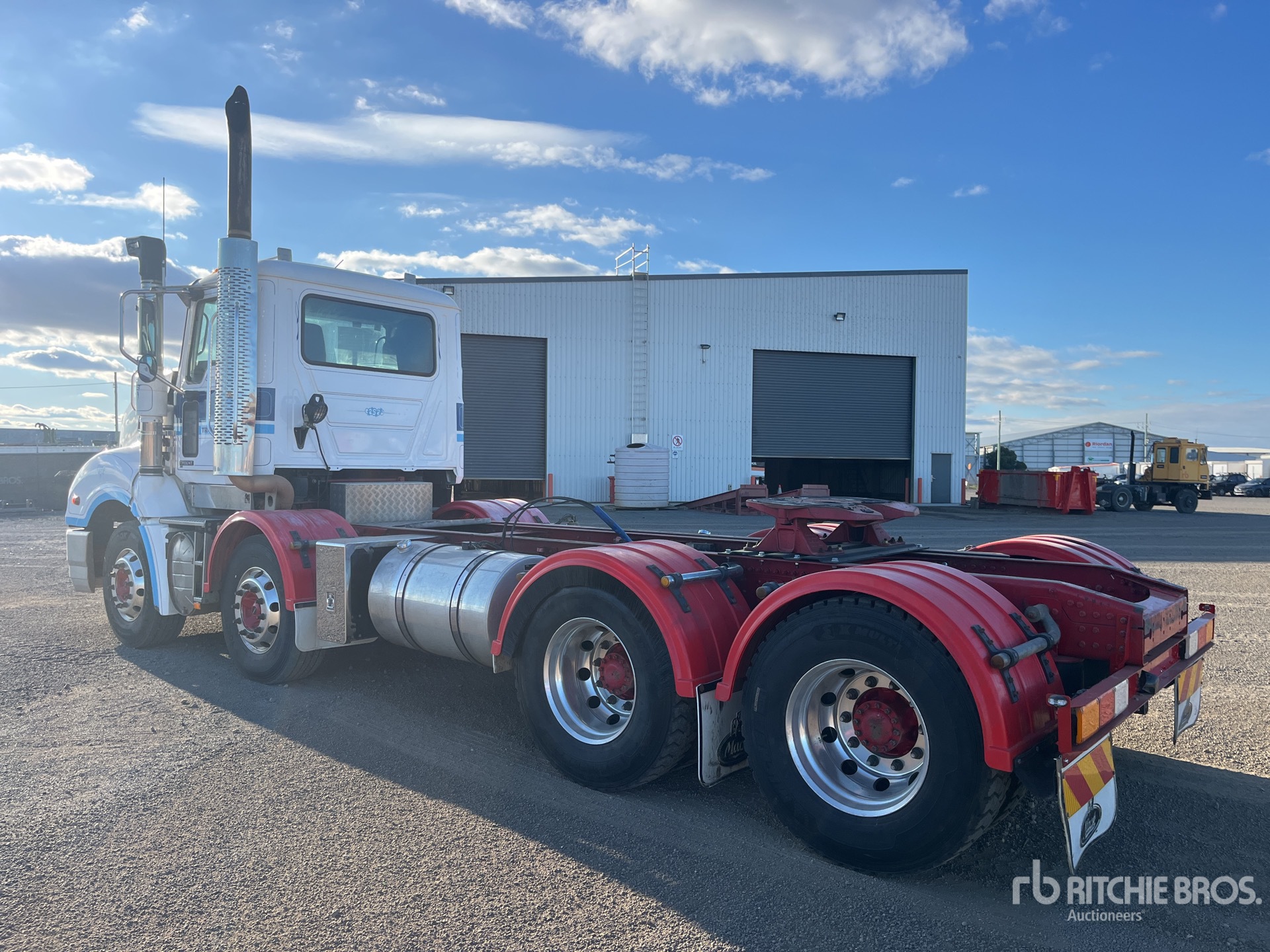 2017 Mack CMHR Trident 8x4 Twin-Steer Day Cab Prime Mover | Ritchie ...