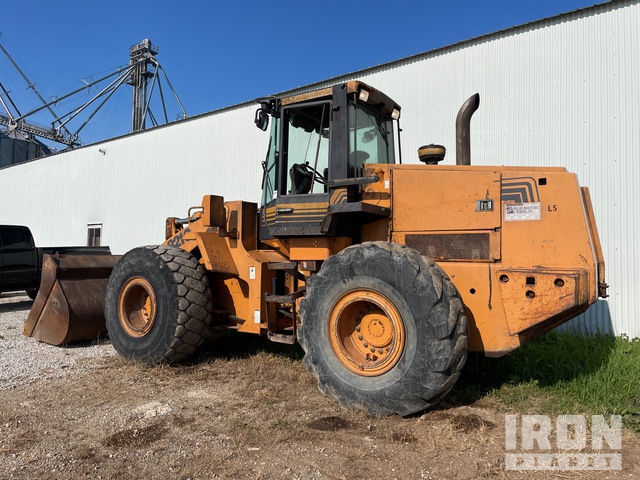 2000 Case 821C Wheel Loader in Union Grove, Wisconsin, United States ...