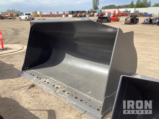 CNH America 126 in 5.5 cyd Wheel Loader Bucket - Fits Case 1021 in ...