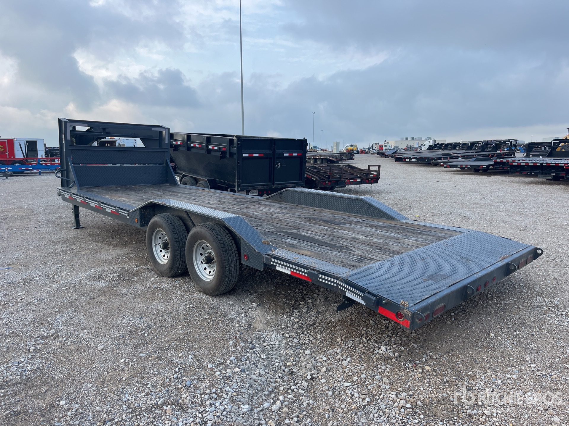 2023 East Texas 24 ft T/A Gooseneck Equipment Trailer | Ritchie Bros ...