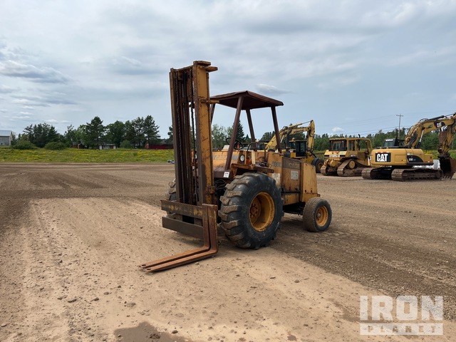 Case 586E 6000 lb 4x2 Rough Terrain Forklift in Kakabeka Falls, Ontario ...