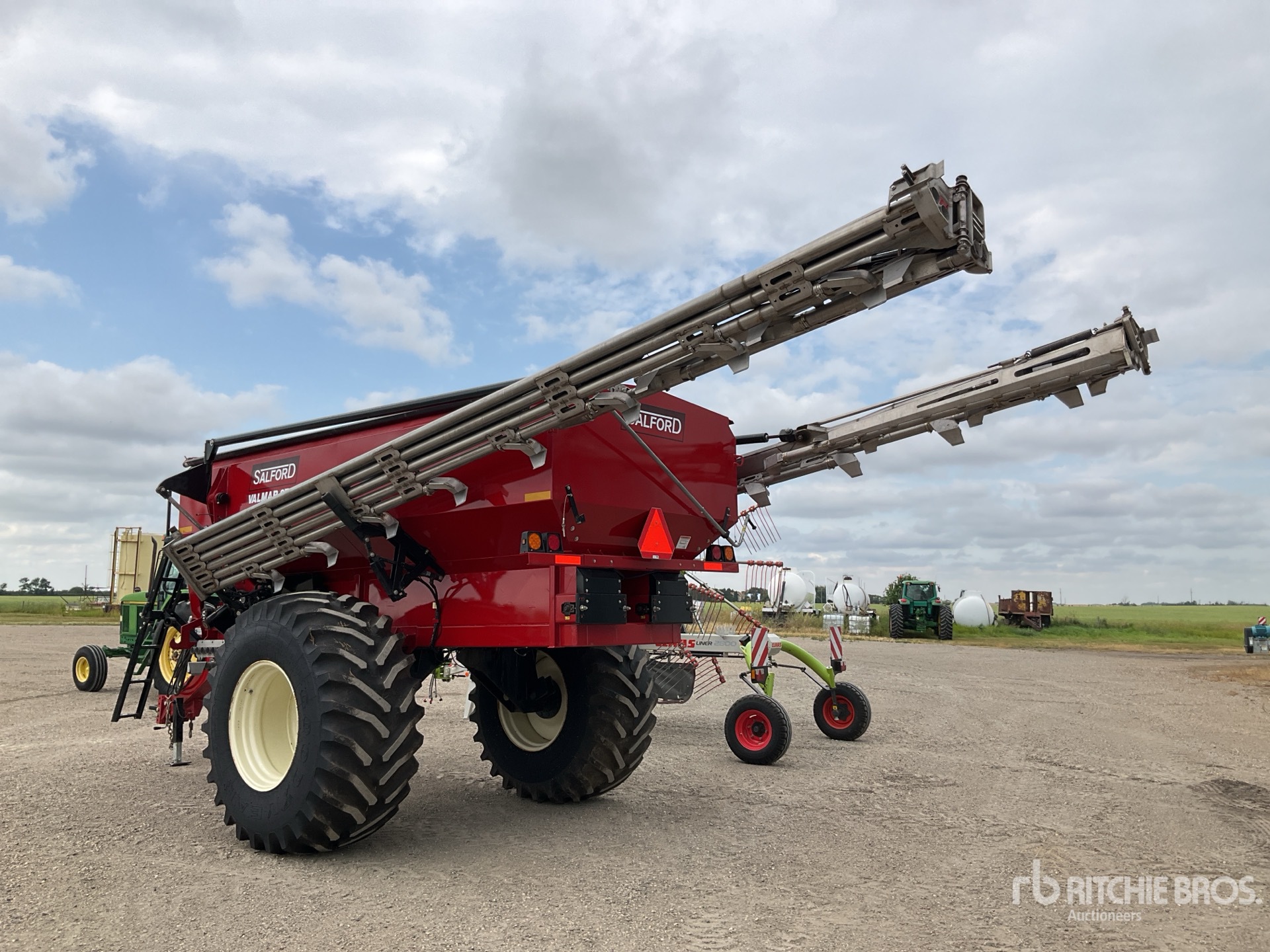 2021 Salford Valmar 8711 72 ft S/A Fertilizer Spreader | Ritchie Bros ...