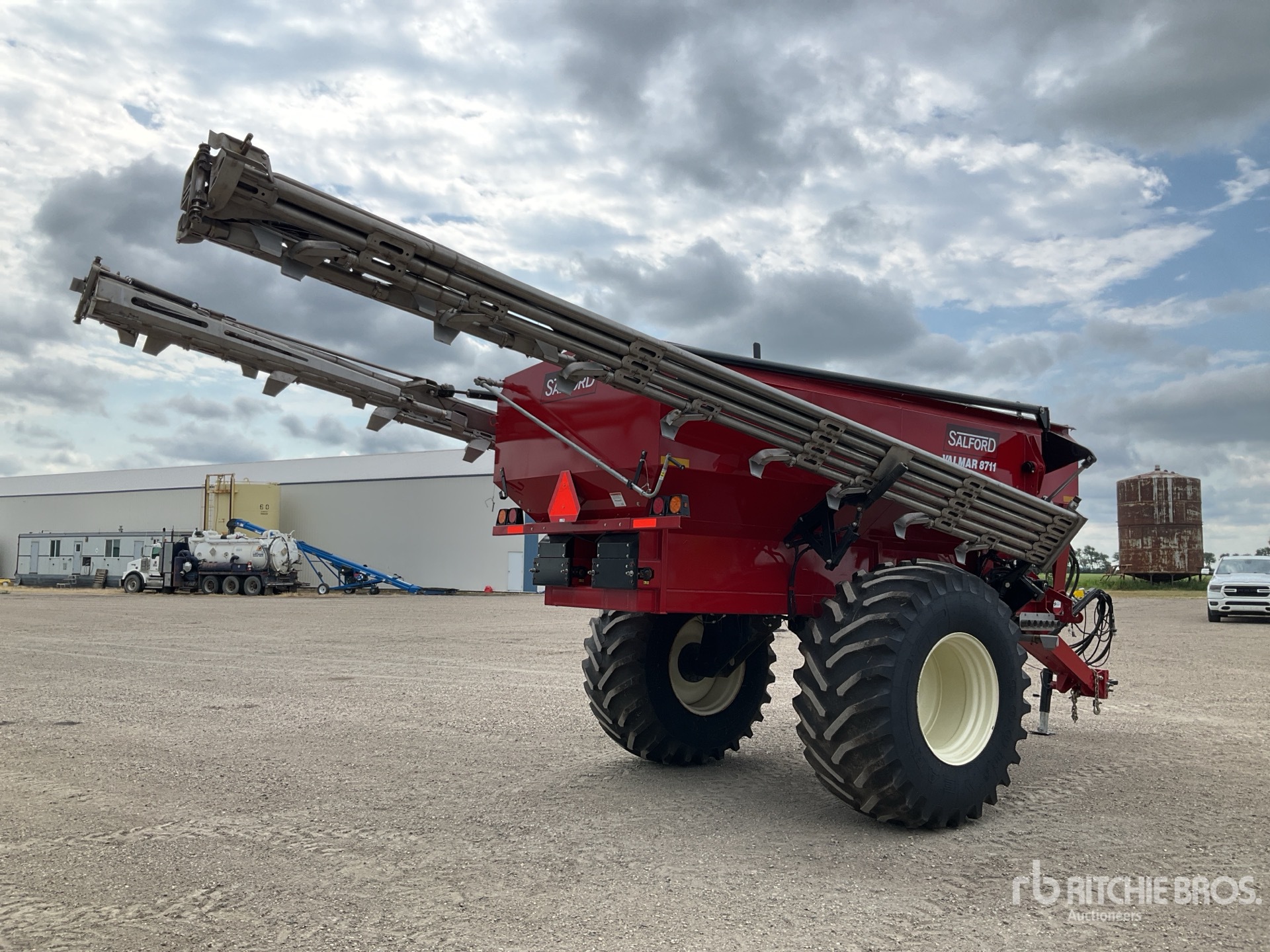 2021 Salford Valmar 8711 72 ft S/A Fertilizer Spreader | Ritchie Bros ...