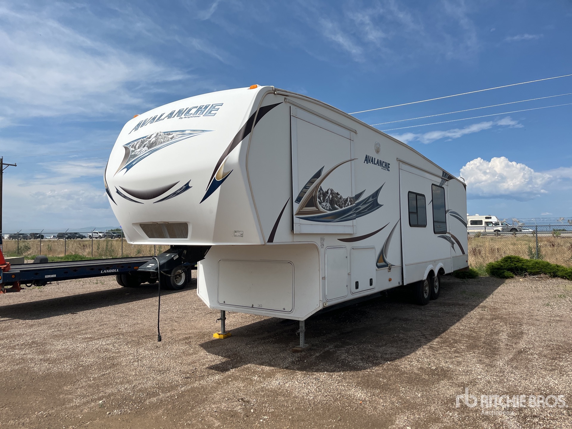 2012 Keystone Avalanche 40 ft T/A Travel Trailer | Ritchie Bros ...