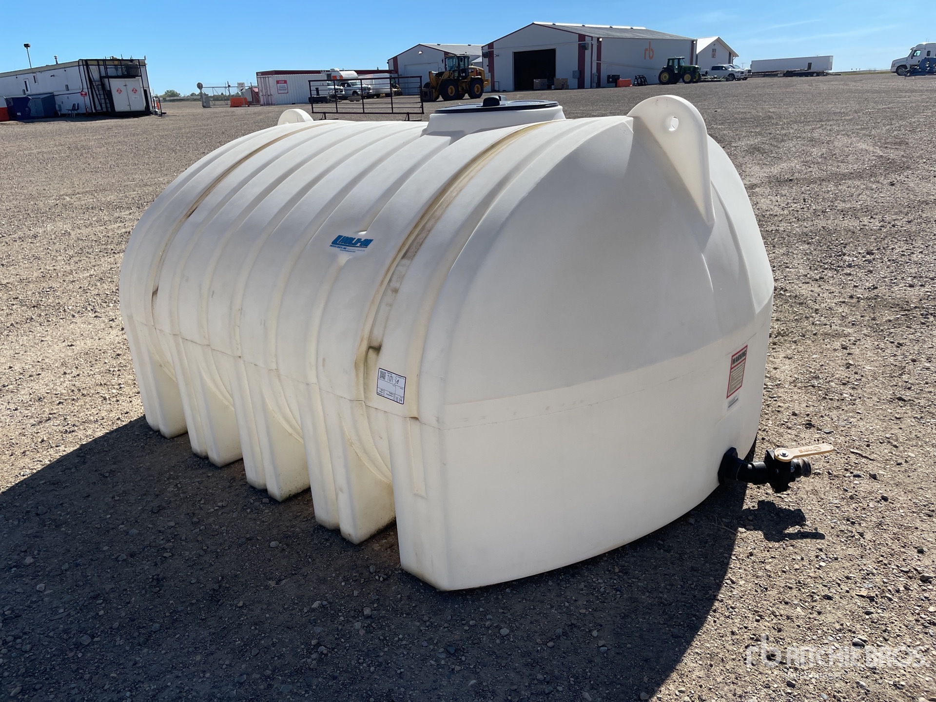 Hold-On 1500 gal Poly Tank | Ritchie Bros. Auctioneers